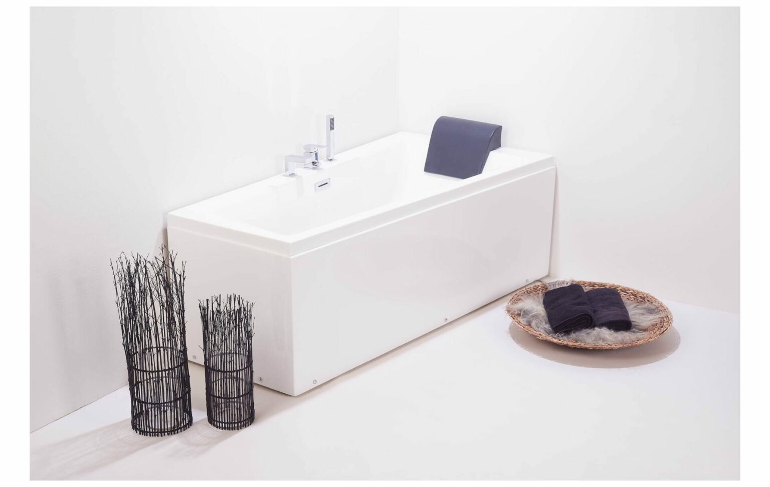 Køb dit badekar her - Stort udvalg og skarpe priser - WellMore A/S