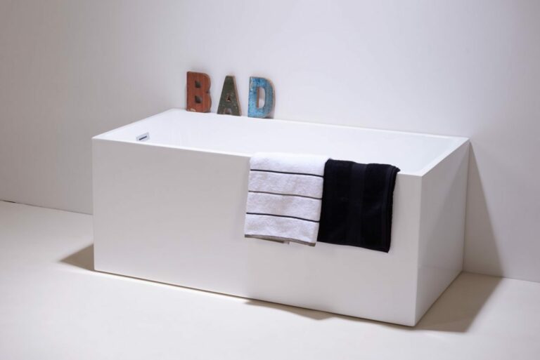 Køb dit badekar her - Stort udvalg og skarpe priser - WellMore A/S